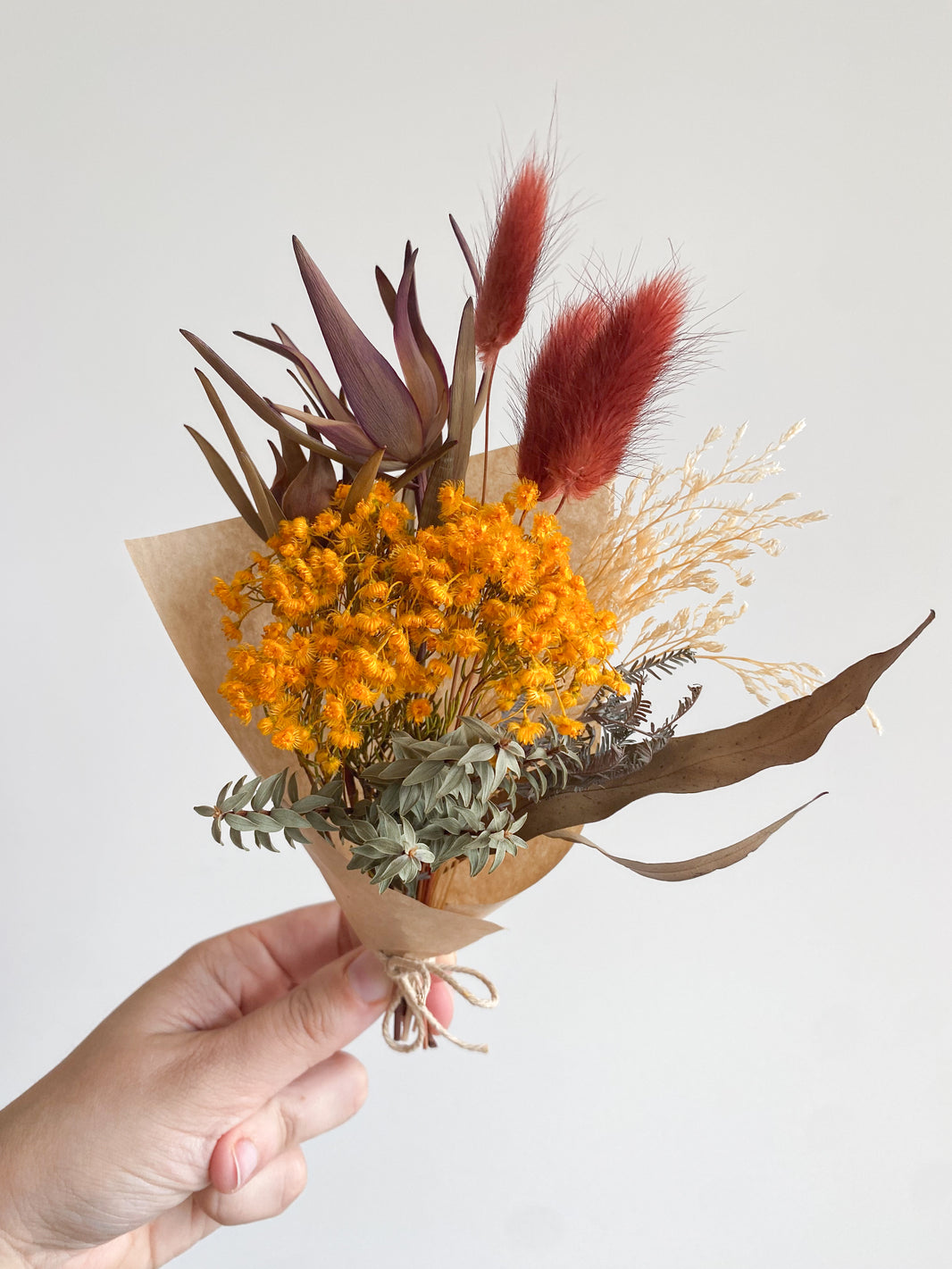 Mini dried posy bouquets – Bitter Banksia