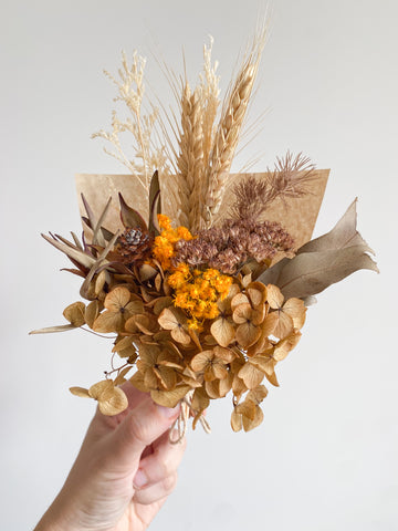 Mini dried posy bouquets – Bitter Banksia