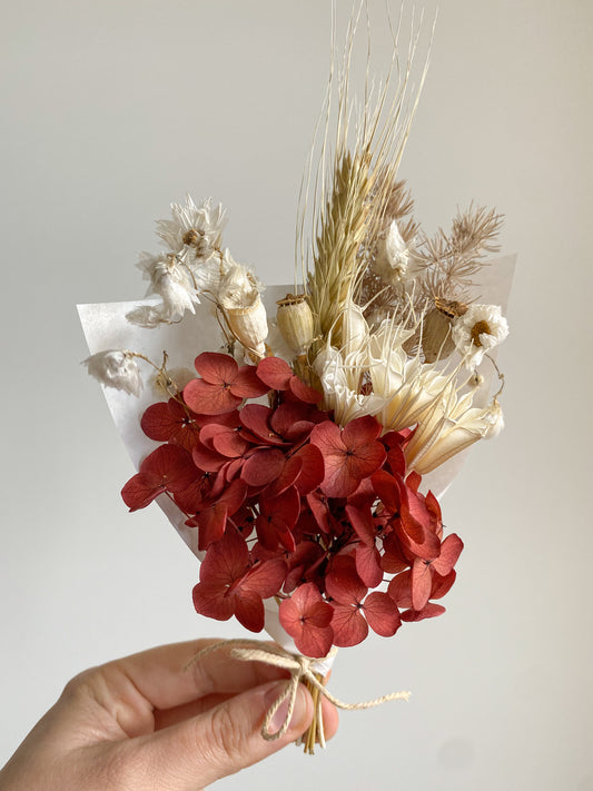 Mini dried posy bouquets – Bitter Banksia